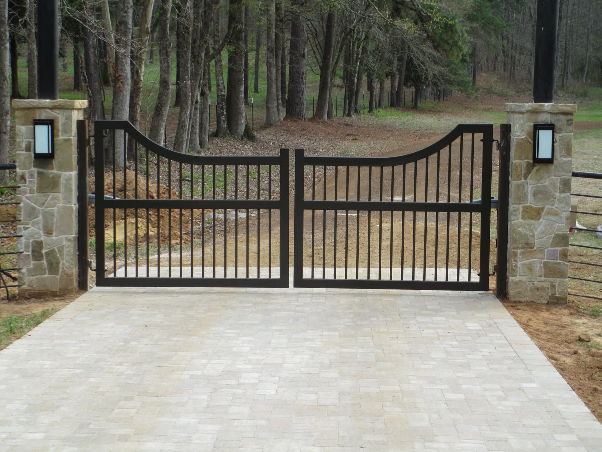 Benefits of Automatic Driveway Gates | Texas Best Fence & Patio